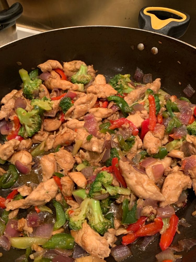 Calories in Chicken Broccoli Capsicum 374 Kcal and Nutrition Facts
